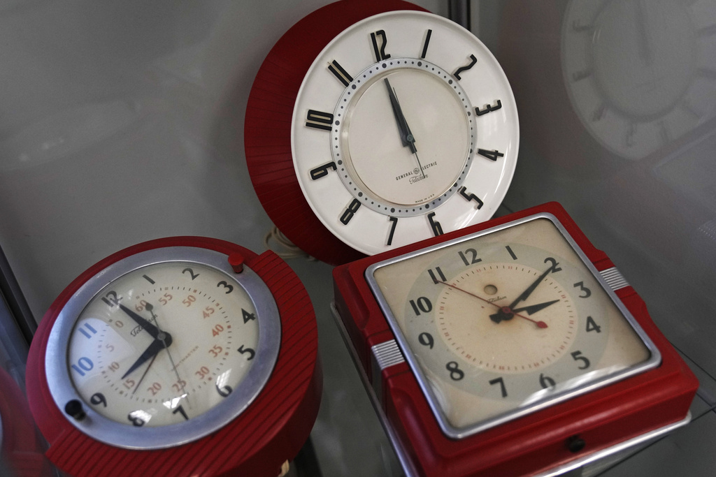 Fall back: How daylight saving time can seriously affect your health ...